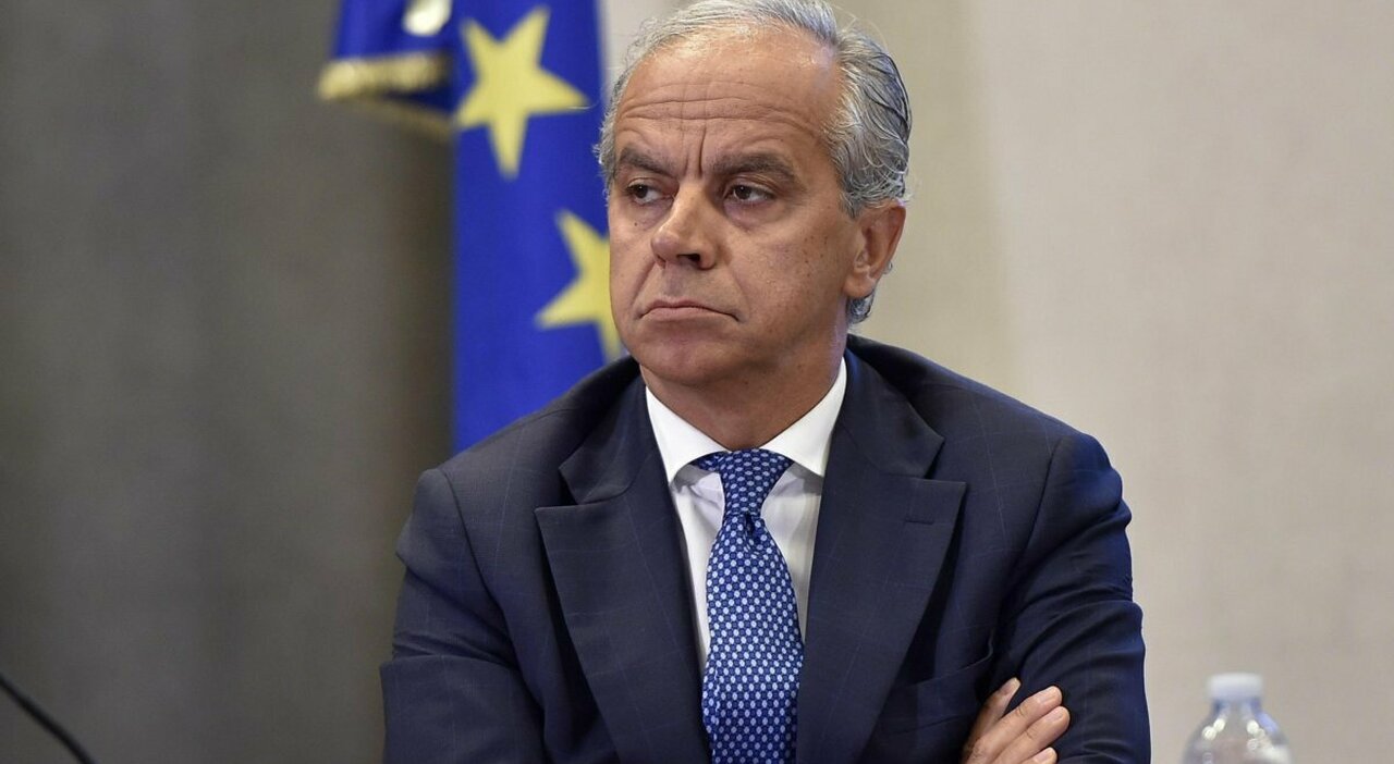 POLIZIA DI STATO - Presentato il Calendario 2024: alla cerimonia 'romana' Piantedosi, Pisani e ...