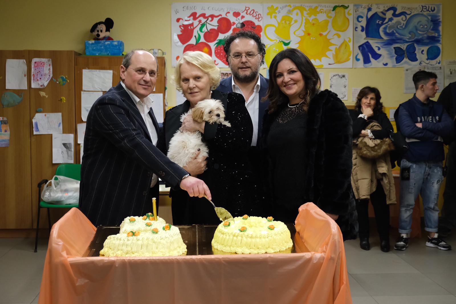 RECALE - Festeggiati con torta a sorpresa i 50 anni di carriera di ...