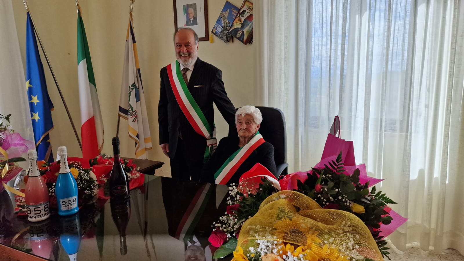 ARCE - La fascia da sindaca per i suoi 100 anni: tanti auguri a nonna ...